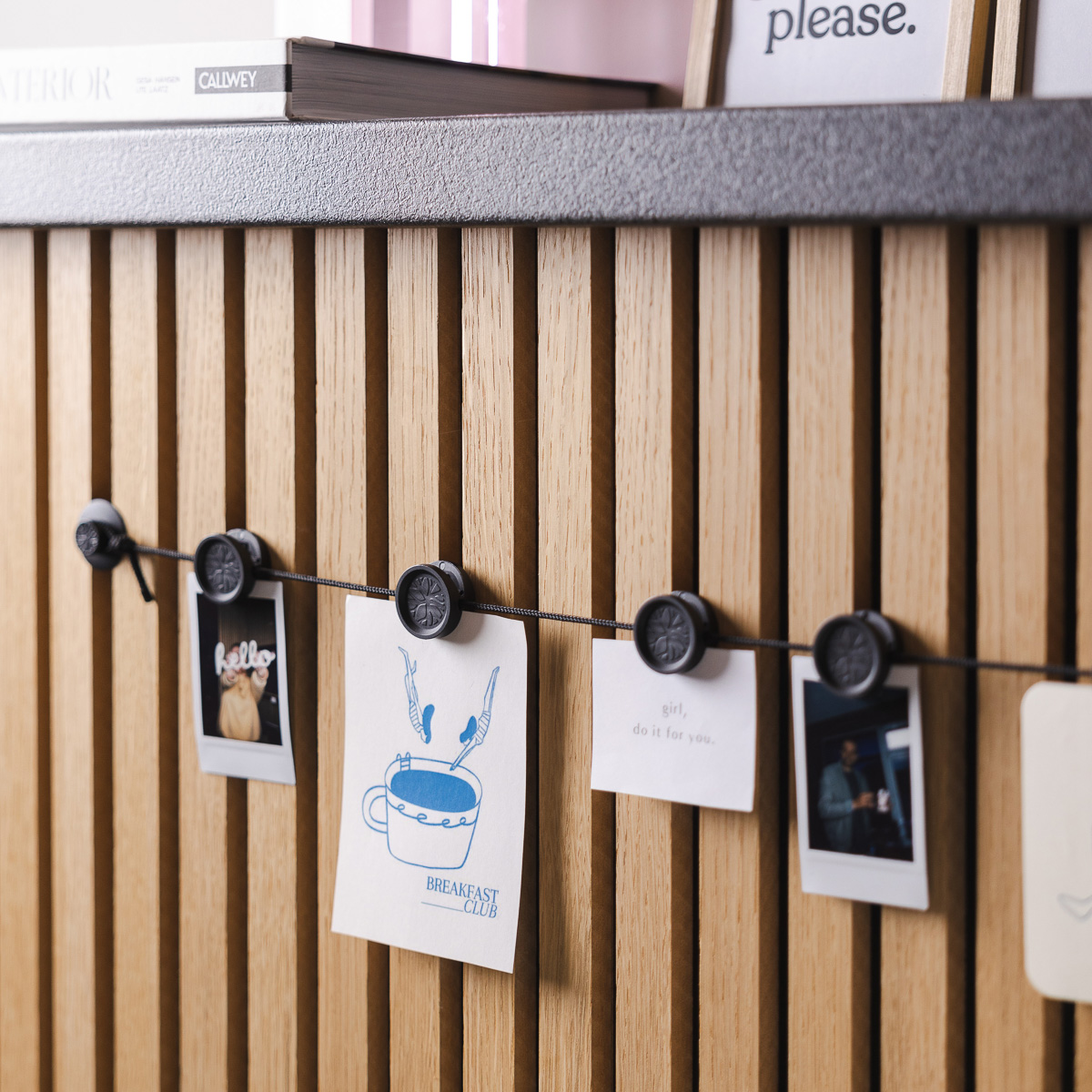 Gallery string | Unique way to display pictures on your panels